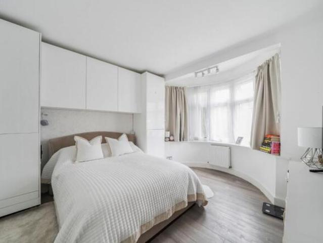 2 bedroom terraced house for rent in Westview Close, Neasden, London, NW10