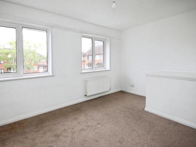 2 bedroom terraced house for rent in Wharfedale, Luton, LU4
