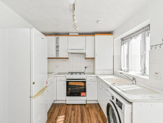 2 bedroom terraced house for rent in Widgeon Close, Canning Town, E16