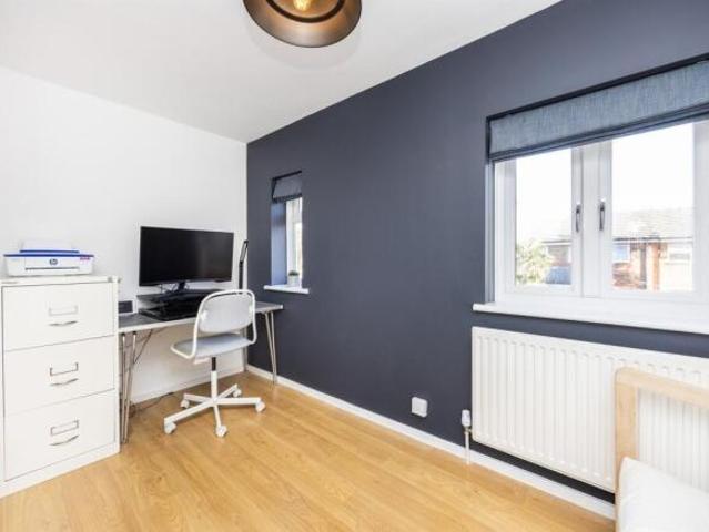 2 bedroom terraced house for rent in Widgeon Close, E16