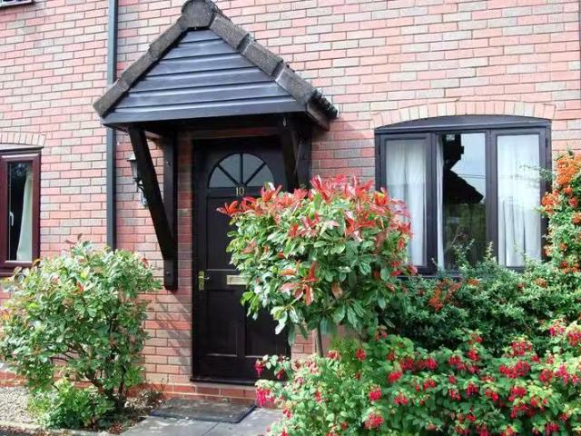 2 bedroom terraced house for rent in Willow Close Alcester, B49