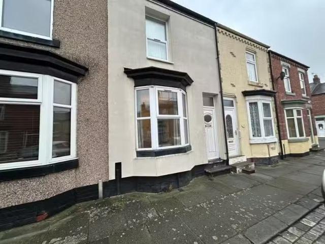 2 bedroom terraced house for rent in Willow Road East, Darling.