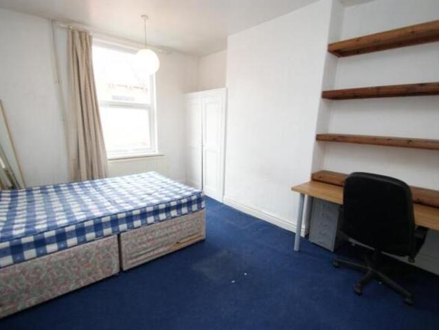 2 bedroom terraced house for rent in William Street, Hyde Park, Leeds, LS6