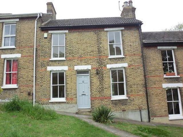 2 bedroom terraced house for rent in Windmill Hill Gravesend DA12