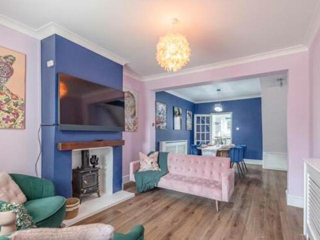 2 Bedroom Terraced House For Rent In Windsor, Berkshire