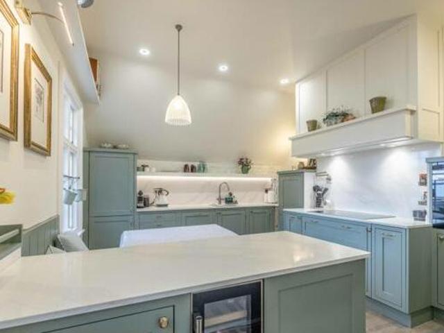 2 Bedroom Terraced House For Rent In Windsor, Berkshire