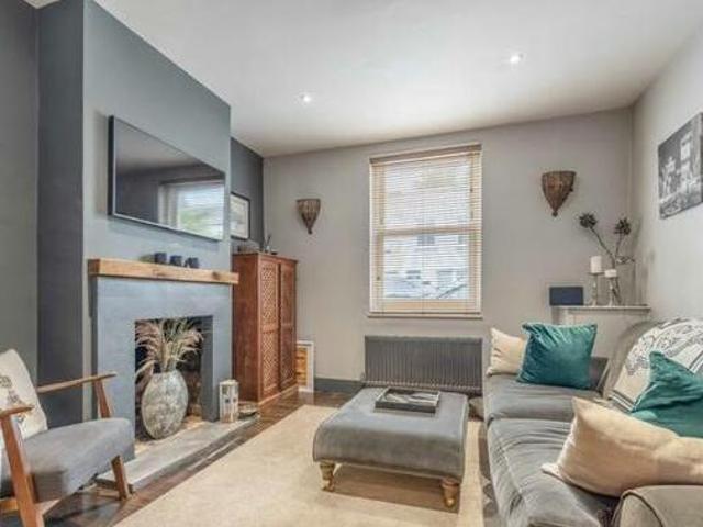 2 Bedroom Terraced House For Rent In Windsor, Berkshire