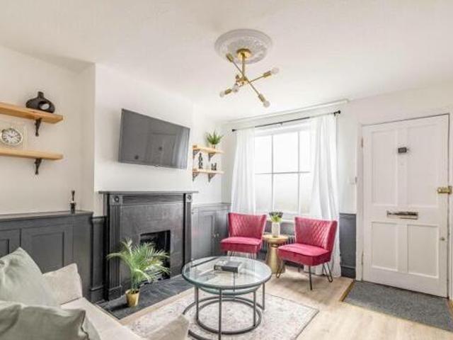 2 Bedroom Terraced House For Rent In Windsor, Berkshire