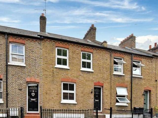 2 Bedroom Terraced House For Rent In Windsor, Berkshire
