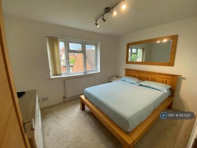2 bedroom terraced house for rent in Wren Court, Slough, SL3