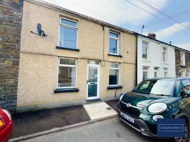 2 bedroom terraced house for rent in Wyndham Street, Troedyrhi.
