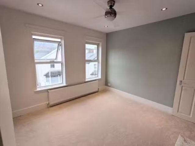 2 bedroom terraced house for rent in Totteridge Avenue, High W.