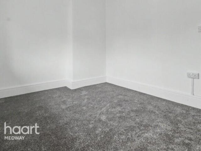 2 bedroom terraced house for rent in Taunton Road, GRAVESEND, DA11