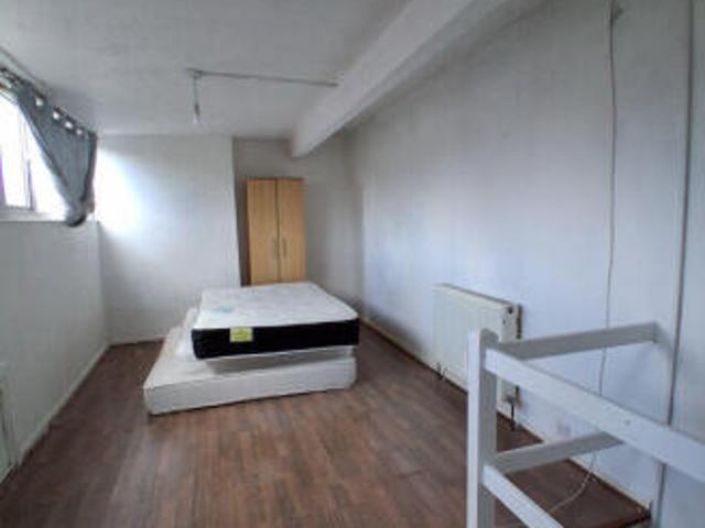 2 bedroom terraced house for rent in Temple View Place, Leeds, LS9