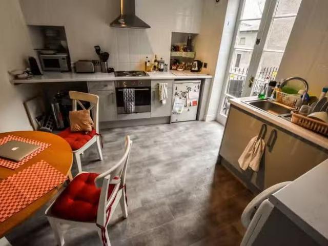 2 bedroom terraced house for rent in The Tower House, Johnny B.