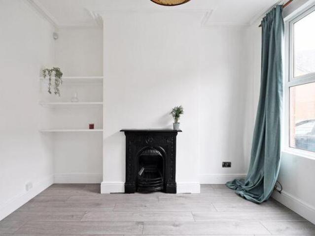 2 bedroom terraced house for rent in Thirlmere Road, Sheffield, S8