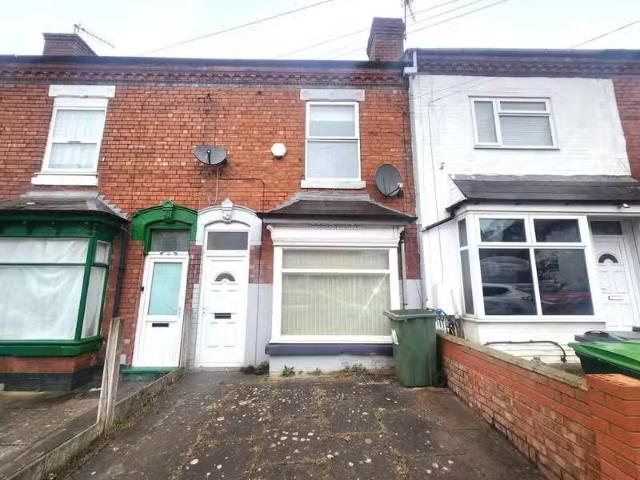 2 bedroom terraced house for rent in Three Shires Oak Road, Sm.