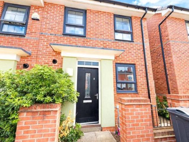 2 bedroom semi detached house for rent in Unett Street, Smethwick, B66