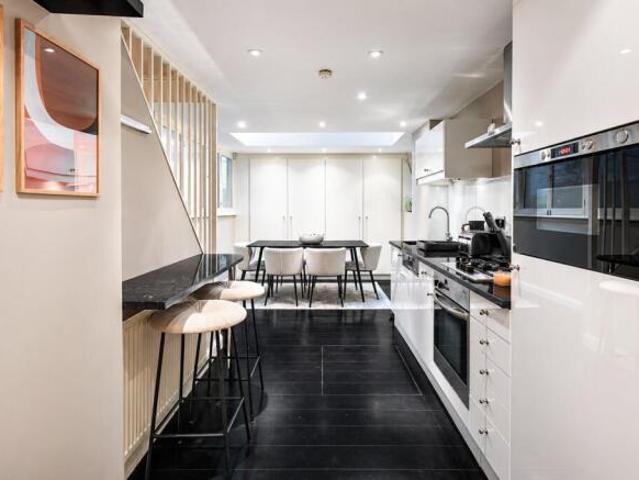 2 bedroom terraced house for rent in Uxbridge Street, Notting Hill, W8