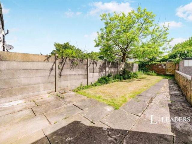 2 bedroom terraced house for rent in Vale Avenue, WA2
