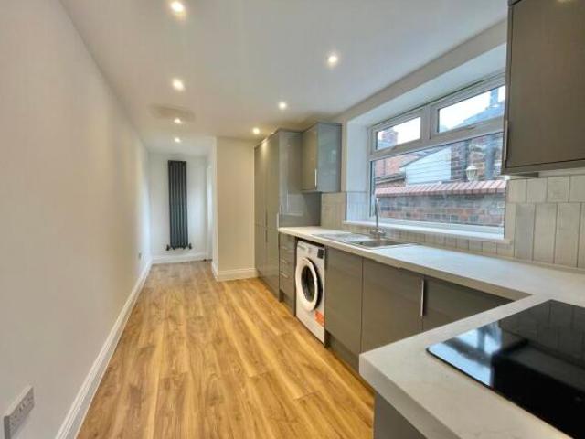 2 bedroom terraced house for rent in Valencia Road, Salford, M7