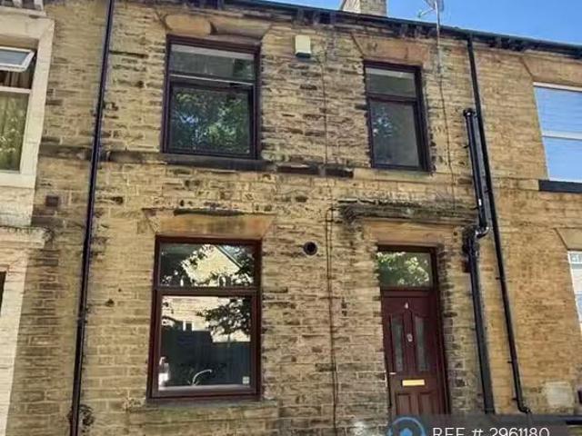 2 bedroom terraced house for rent in Valley Road, Cleckheaton.