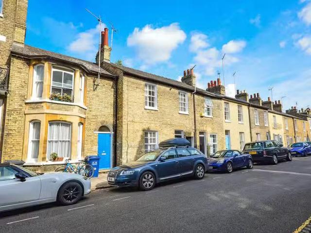 2 bedroom terraced house for rent in Victoria Street, Cambridg.