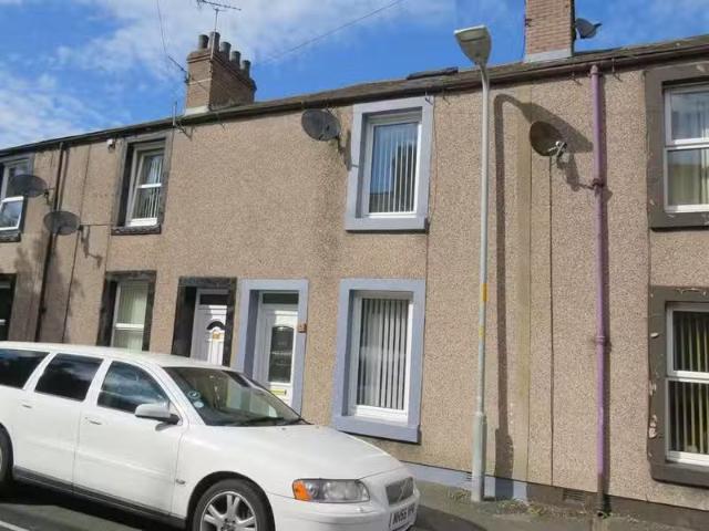 2 bedroom terraced house for rent in Victoria Place, Workingto.