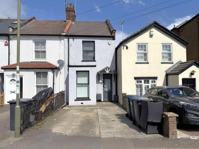 2 bedroom terraced house for rent in Victoria Road, Barnet, EN4