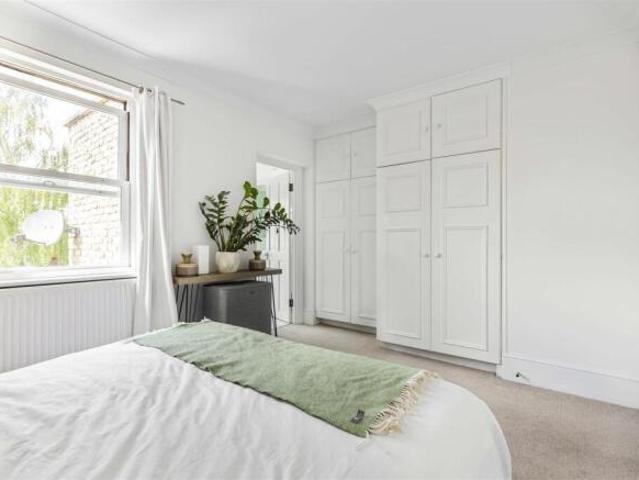 2 bedroom terraced house for rent in Victoria Road, Mortlake, SW14