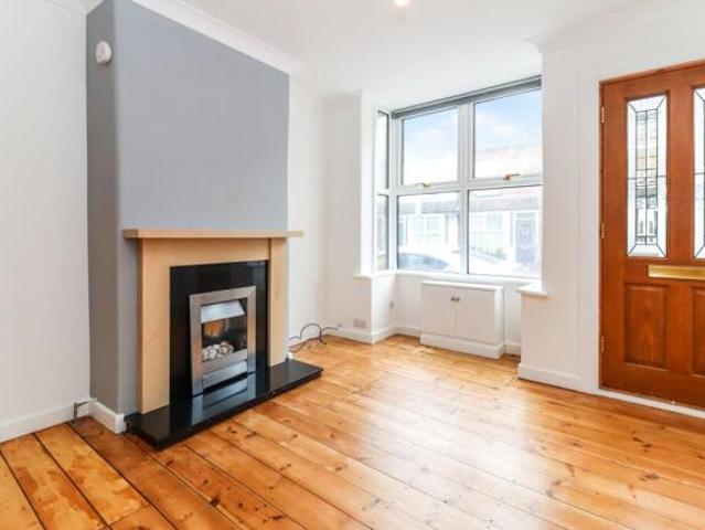 2 bedroom terraced house for rent in York Road, Watford, WD18
