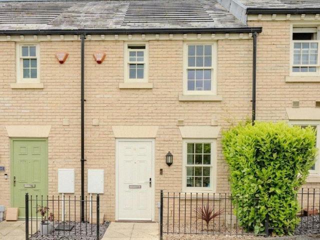 2 bedroom terraced house for sale