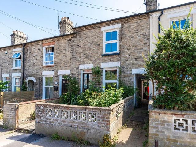 2 bedroom terraced house for sale