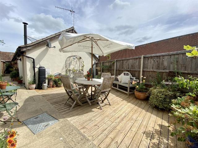 2 bedroom terraced house for sale