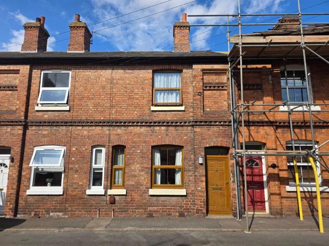 2 bedroom terraced house for sale