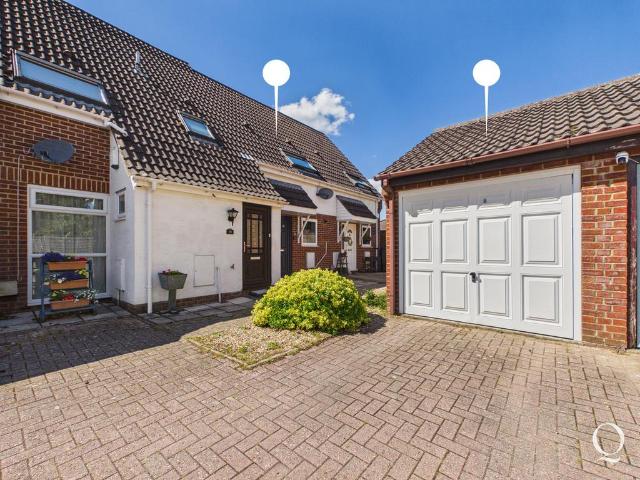 2 bedroom terraced house for sale