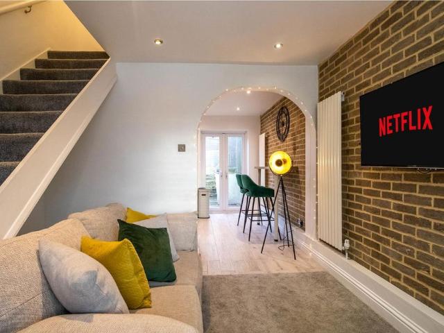 2 bedroom terraced house for sale