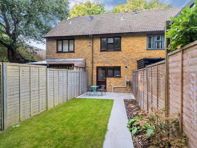 2 bedroom terraced house for sale