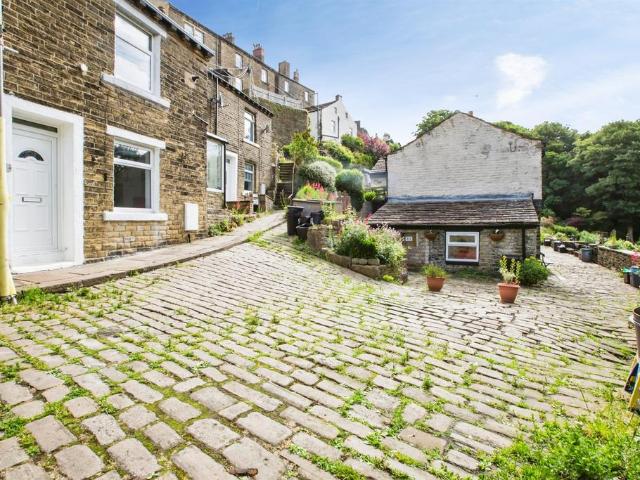 2 bedroom terraced house for sale