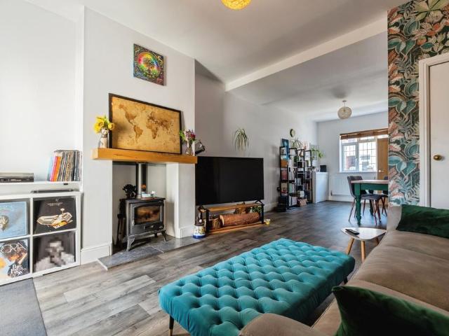 2 bedroom terraced house for sale