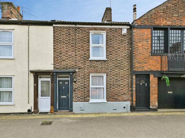 2 bedroom terraced house for sale