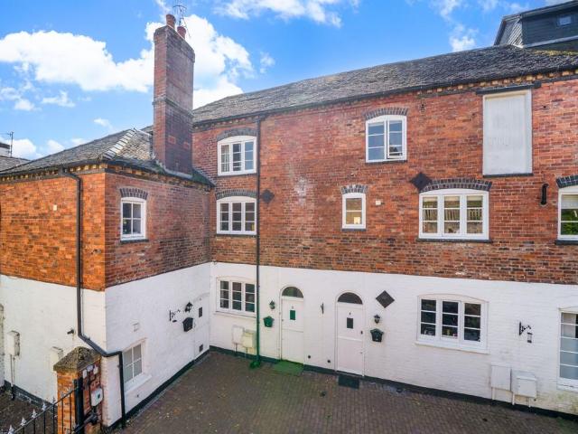 2 bedroom terraced house for sale