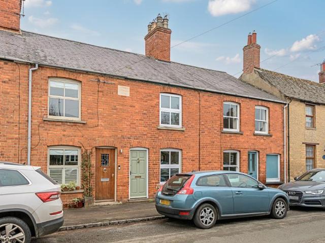 2 bedroom terraced house for sale