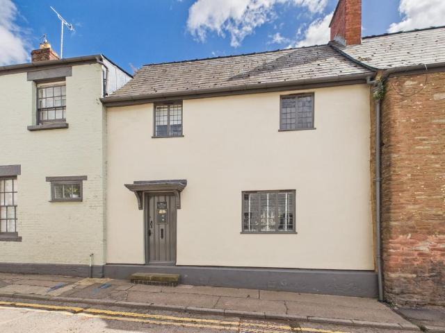2 bedroom terraced house for sale