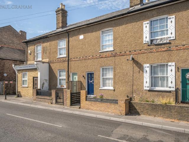 2 bedroom terraced house for sale