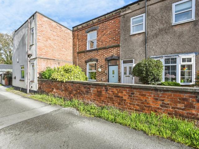 2 bedroom terraced house for sale