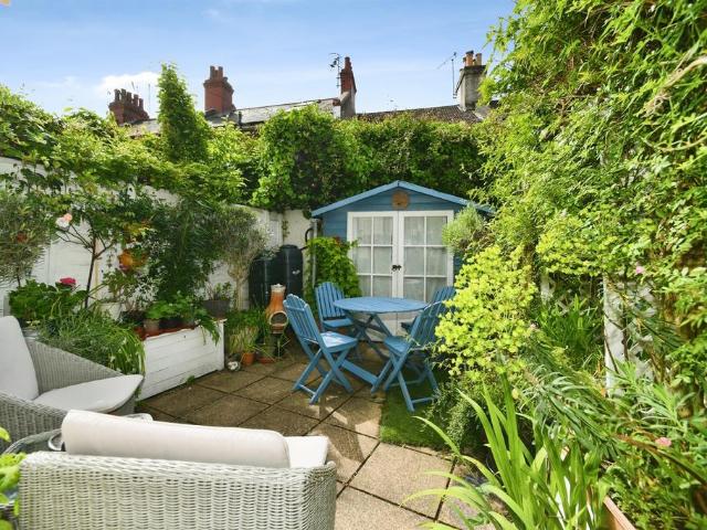2 bedroom terraced house for sale