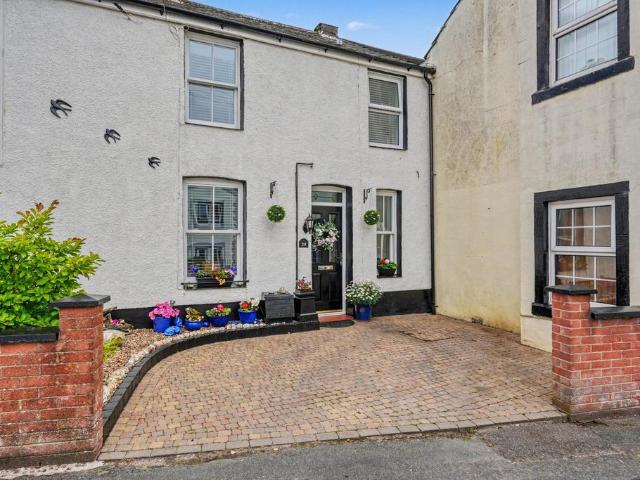 2 bedroom terraced house for sale