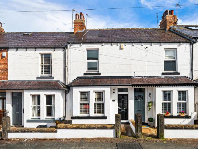 2 bedroom terraced house for sale