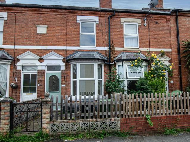 2 bedroom terraced house for sale
